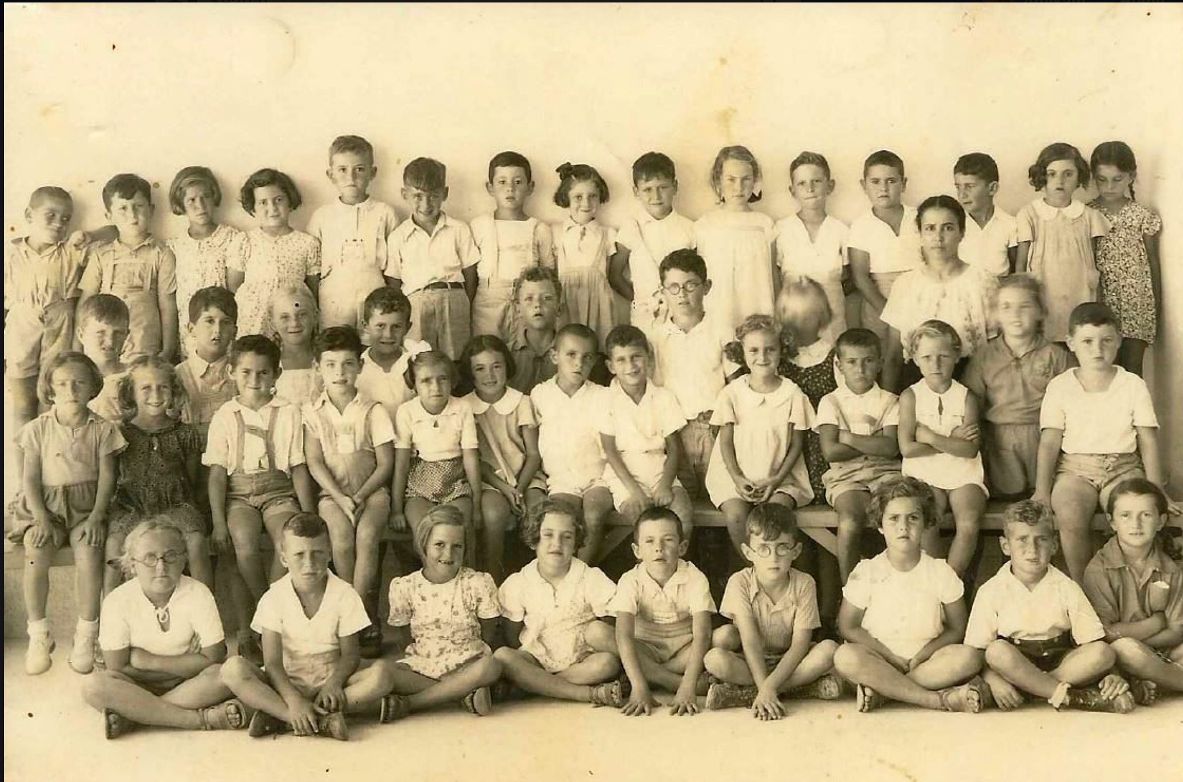 rachel zabari 1938 - חיים של אחרים